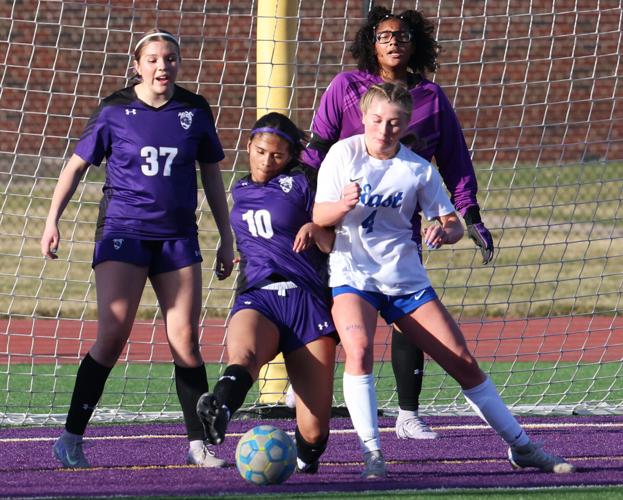 Lincoln East too much Grand Island Senior High girls soccer