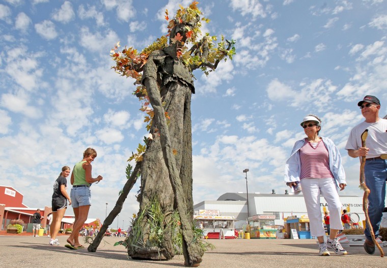 Giant Walking Tree Man brings smiles to fair-goers | Nebraska State ...