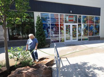 Opening of Nebraska's first Lego store in Gretna has fans 'jumping out ...