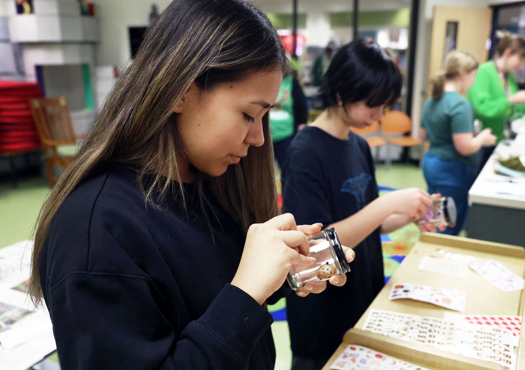 Grand Island Public Library hosts candle making-making event