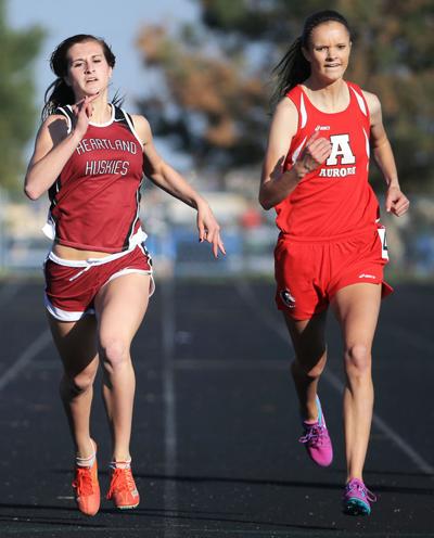 Quiring shows her stuff in 800