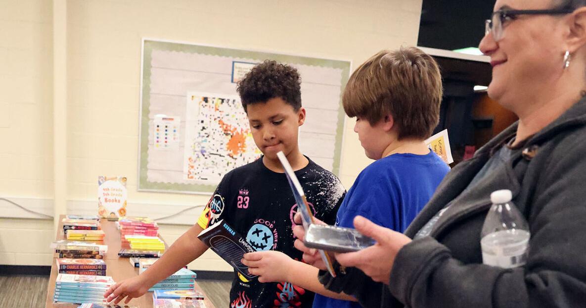 Photos: Shoemaker Elementary hosts Family Literacy Night