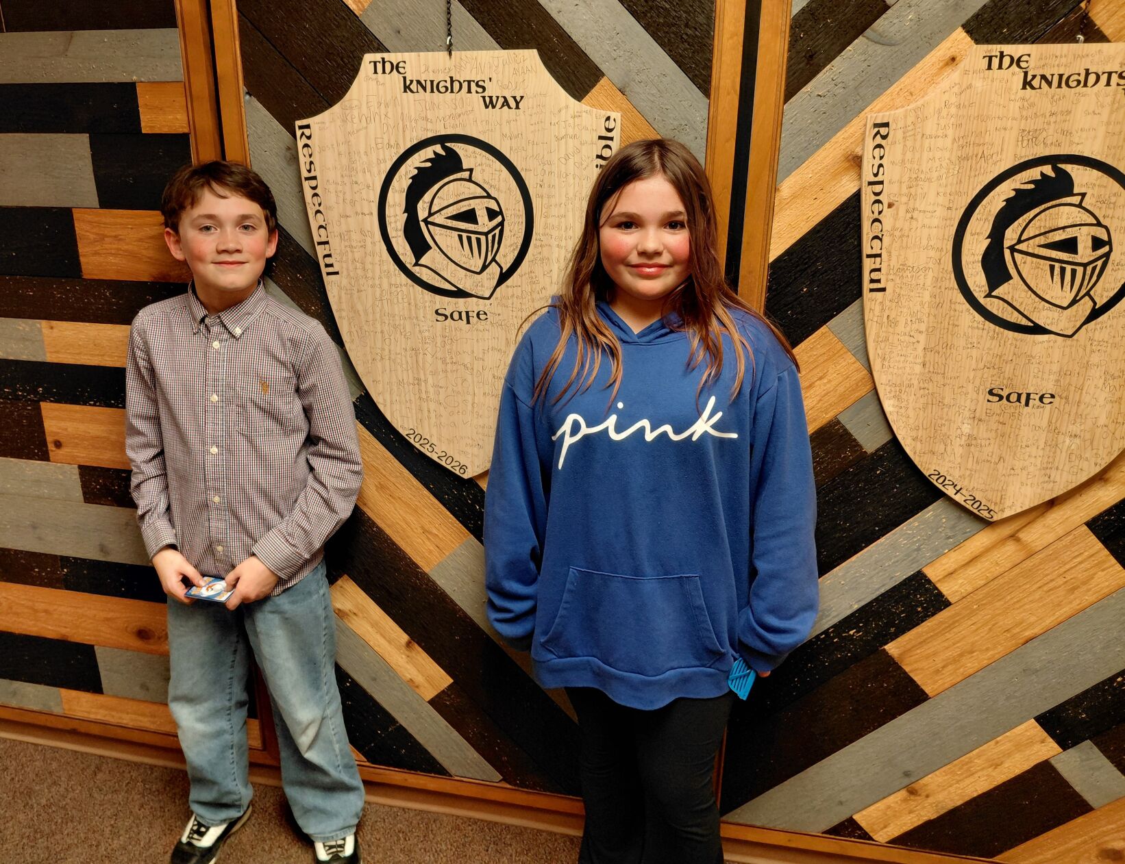 Grand Island elementary students sign Knight's shield