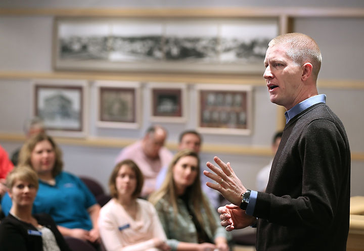 Jensen says a part-time mayor is fine for Grand Island