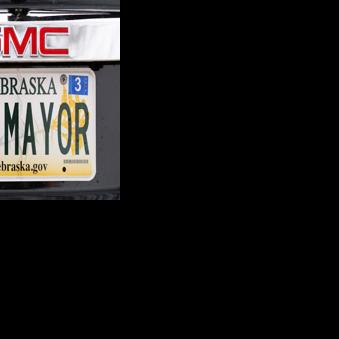 Mayor's new vehicle sporting personalized license plates