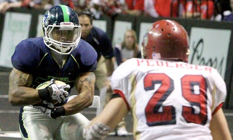 Danger holds off Everett, 68-59