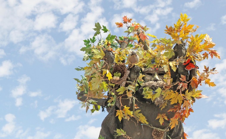 Giant Walking Tree Man brings smiles to fair-goers