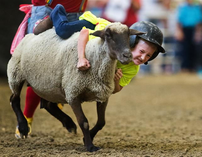 Kids hold on during Mutton Bustin’ Finals