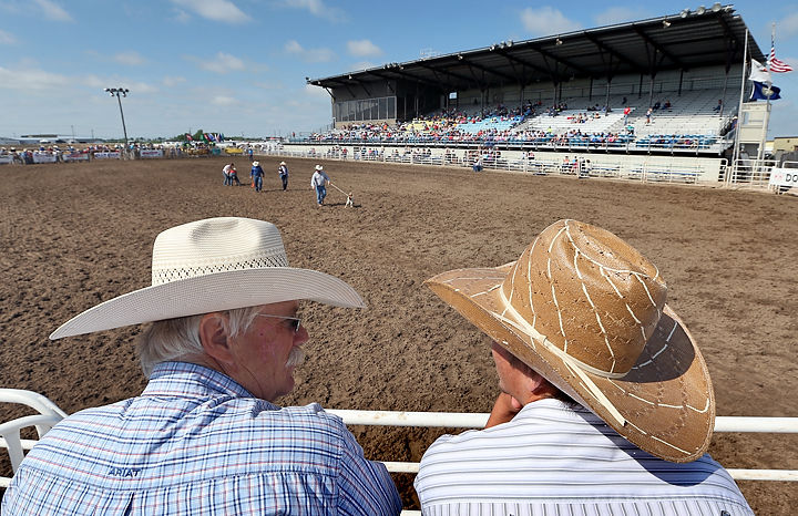 High-schoolers' state finals rodeo underway in Hastings