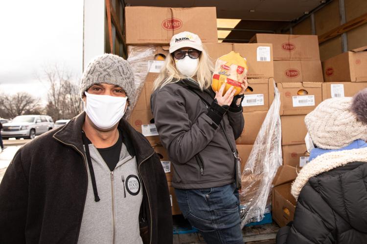 Sharing Food on Thanksgiving: Hazon Detroit Distributes Meals to 1,000 ...