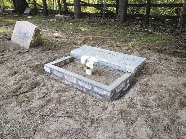 Crossing The Line: Fence encroaches on Jewish graves in Chesterfield ...
