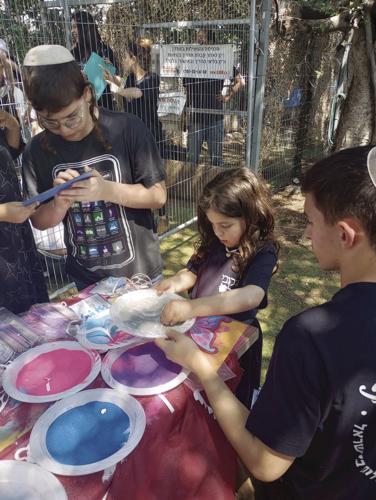 Local Artist Helps Israelis Heal Through Sand Art | Culture ...