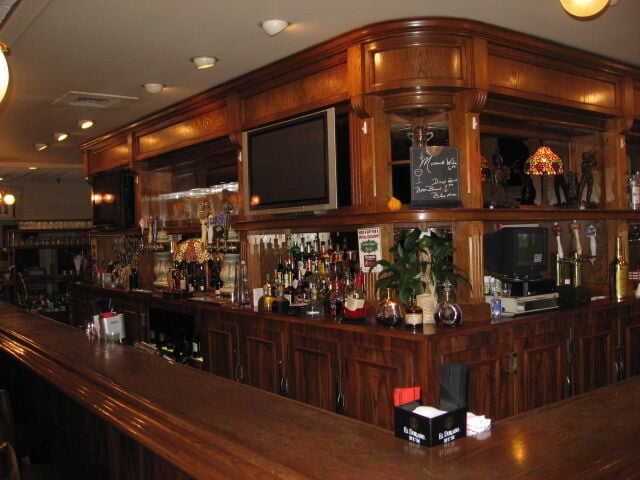 Ginopolis’ Bar-B-Q Tradition Lives on | Nosh | thejewishnews.com