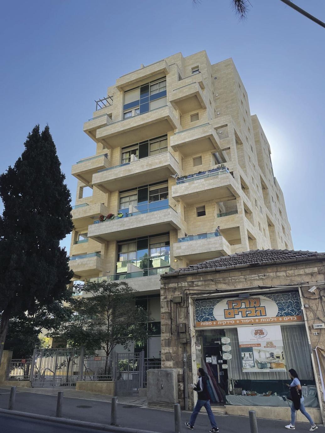 Israeli Apartment Dwellers Want Balconies That Accommodate a Sukkah ...