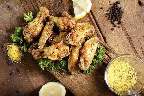 Detroit Wing Company is Flying High | Nosh | thejewishnews.com