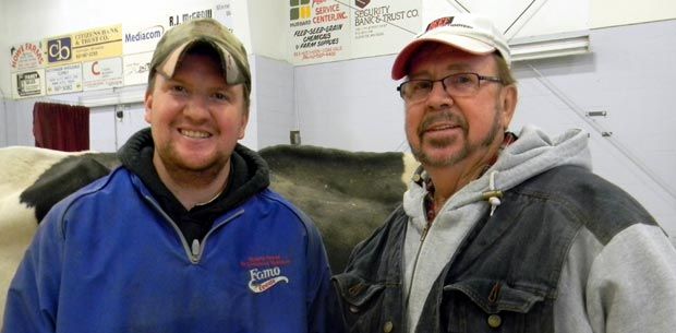 Cattle fitter trims, feeds, cares for cows pre-sale | News ...