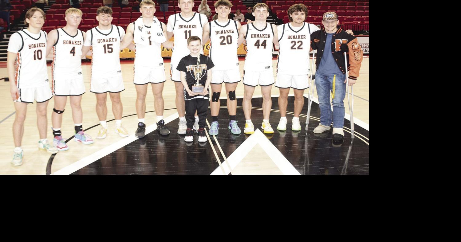 Honaker Boys Hoops win Region 1D championship | Sports | thelebanonnews.com