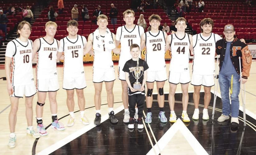 Honaker Boys Hoops win Region 1D championship | Sports | thelebanonnews.com