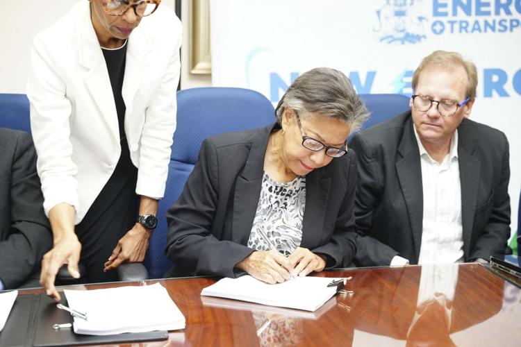 Govt finalizes LNG deal with Shell North America, FOCOL | Business ...