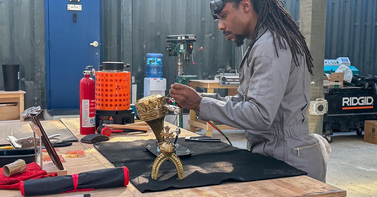 Bahamian master artist restores grandeur to ceremonial artifact ...