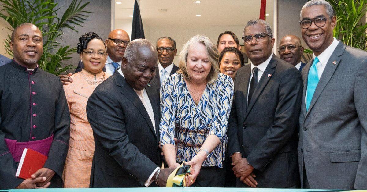 PM opens Bahamas consulate in Canada | Home | thenassauguardian.com