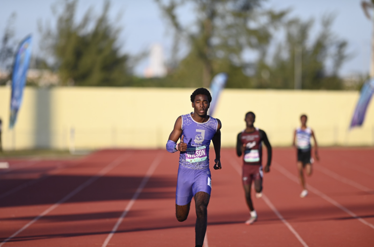 Athletes put on a show at Devynne Charlton meet | Sports ...