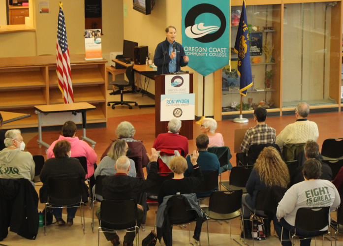 Photos / Congressional Town Halls: Merkley, Wyden listen to Lincoln ...
