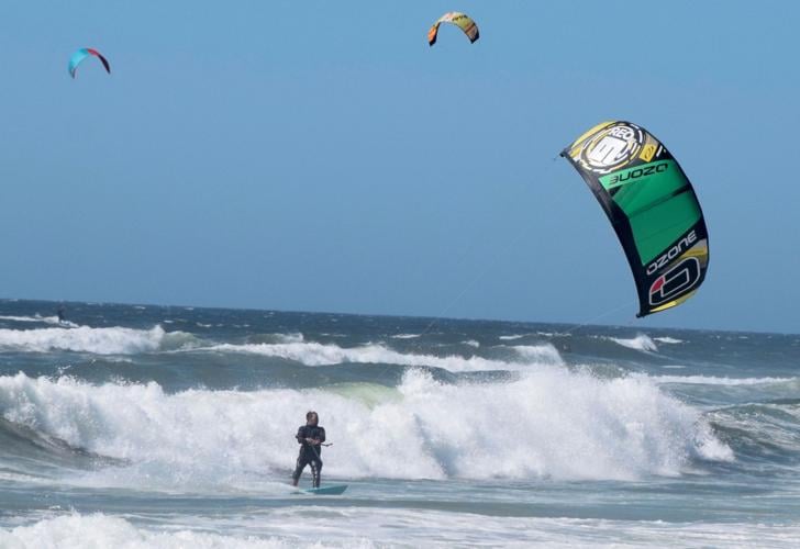 kitesurfing wave