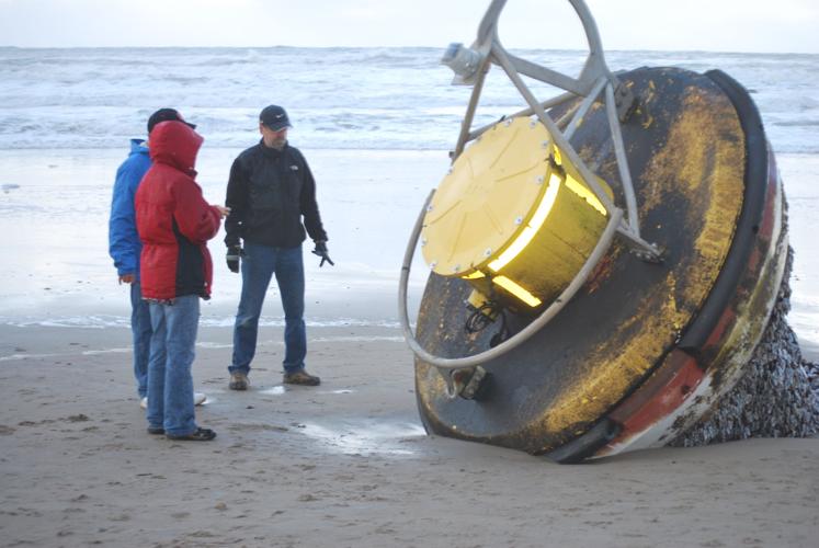 VIDEO / MISSING BUOY: Large buoy washes ashore | News | thenewsguard.com