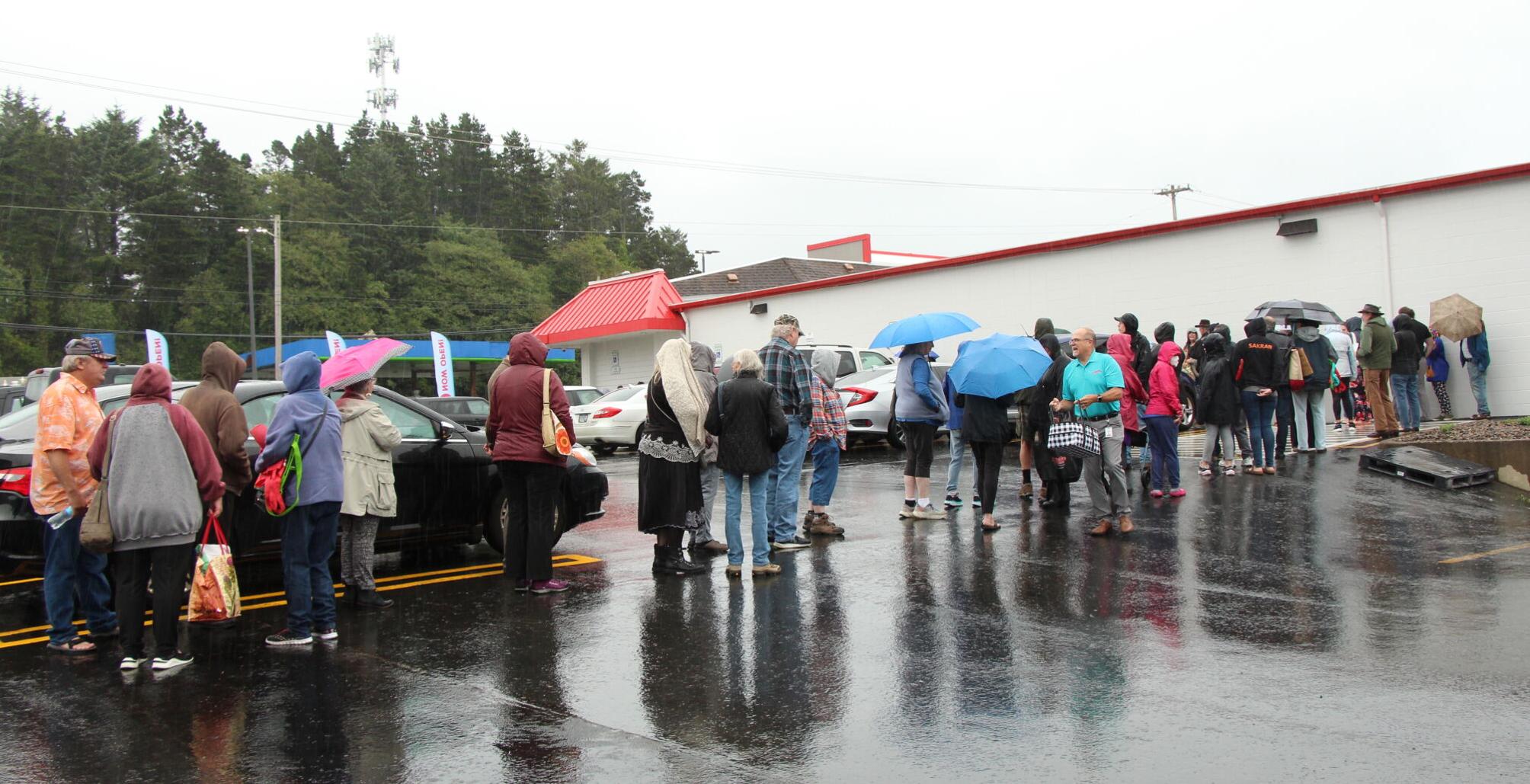 Most Viewed - Photos / Grand Opening: Grocery Outlet draws a crowd ...