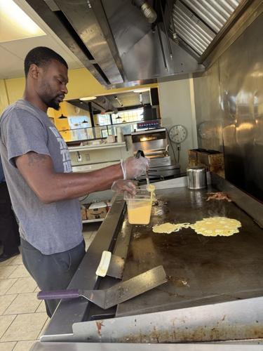 Uncle Eee, renowned for great burgers, now serving breakfast ...