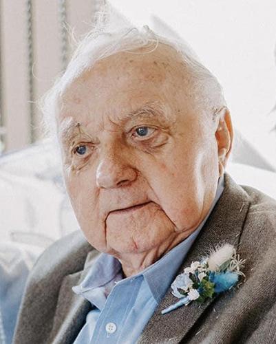 Max Elmore | Free | theparisnews.com