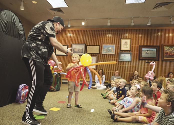 Balloon show kicks off library summer fun | News | theparisnews.com