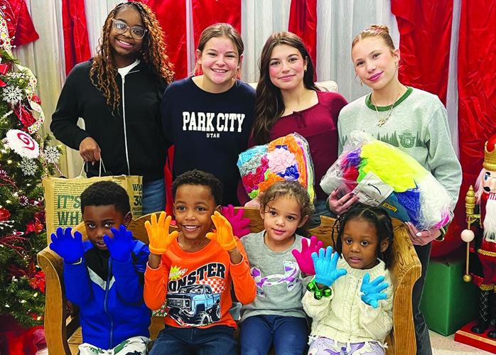 Paris Junior High students spread holiday warmth through service ...