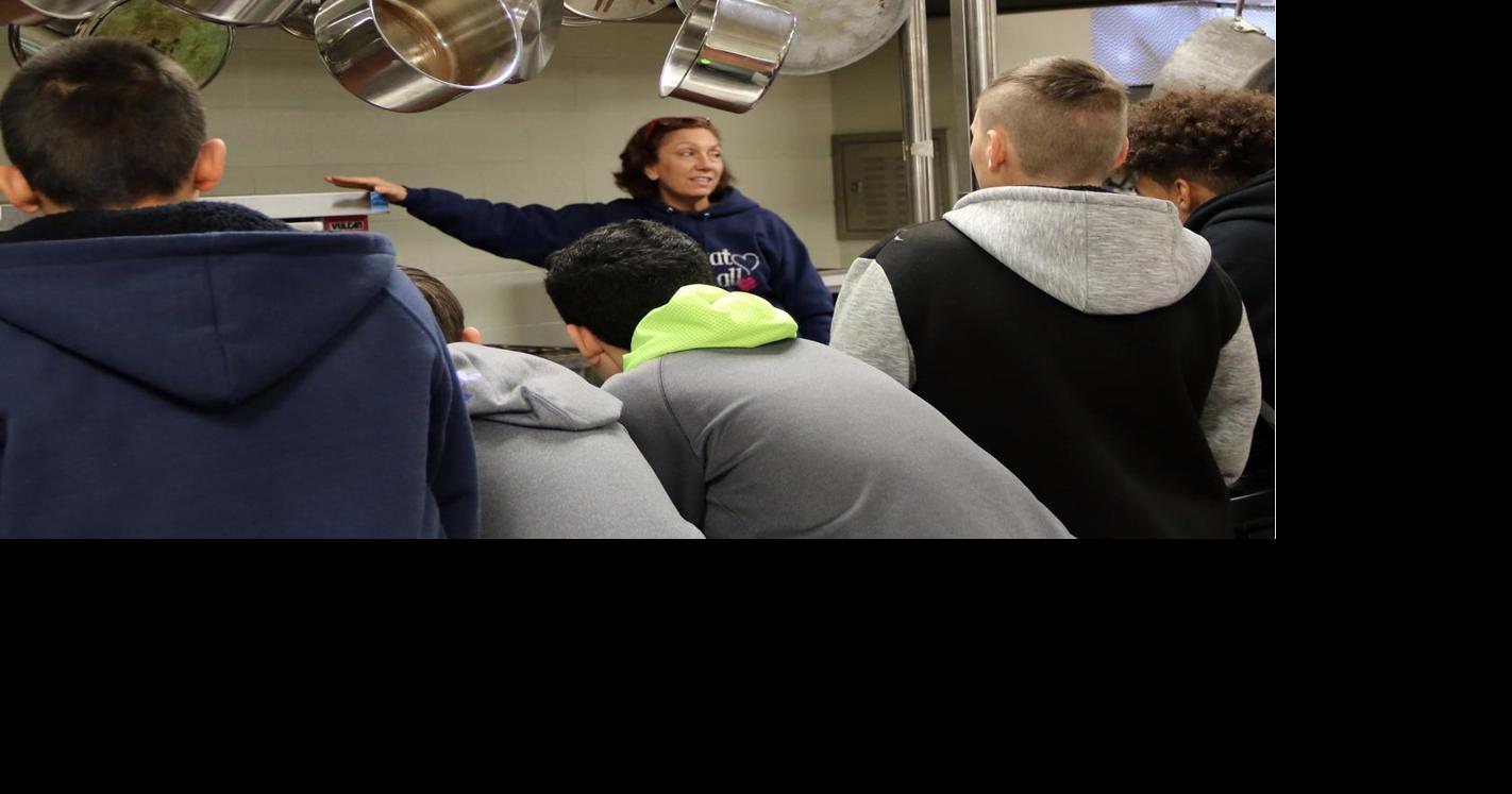 PJHS students tour PHS CTE classrooms | News | theparisnews.com