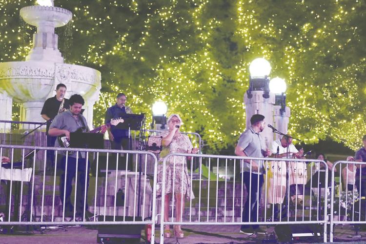 Let’s Dance: Salsa on the Square | News | theparisnews.com