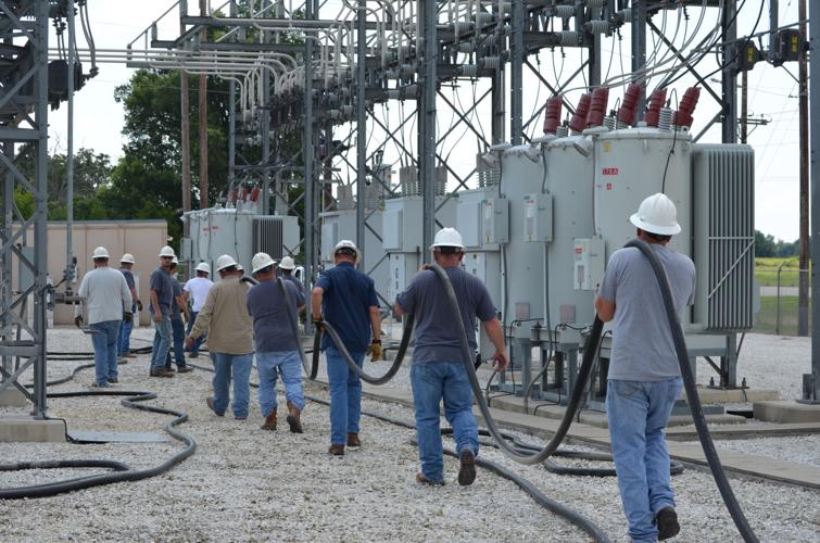 Lamar Electric makes repairs at Reno substation | News | theparisnews.com
