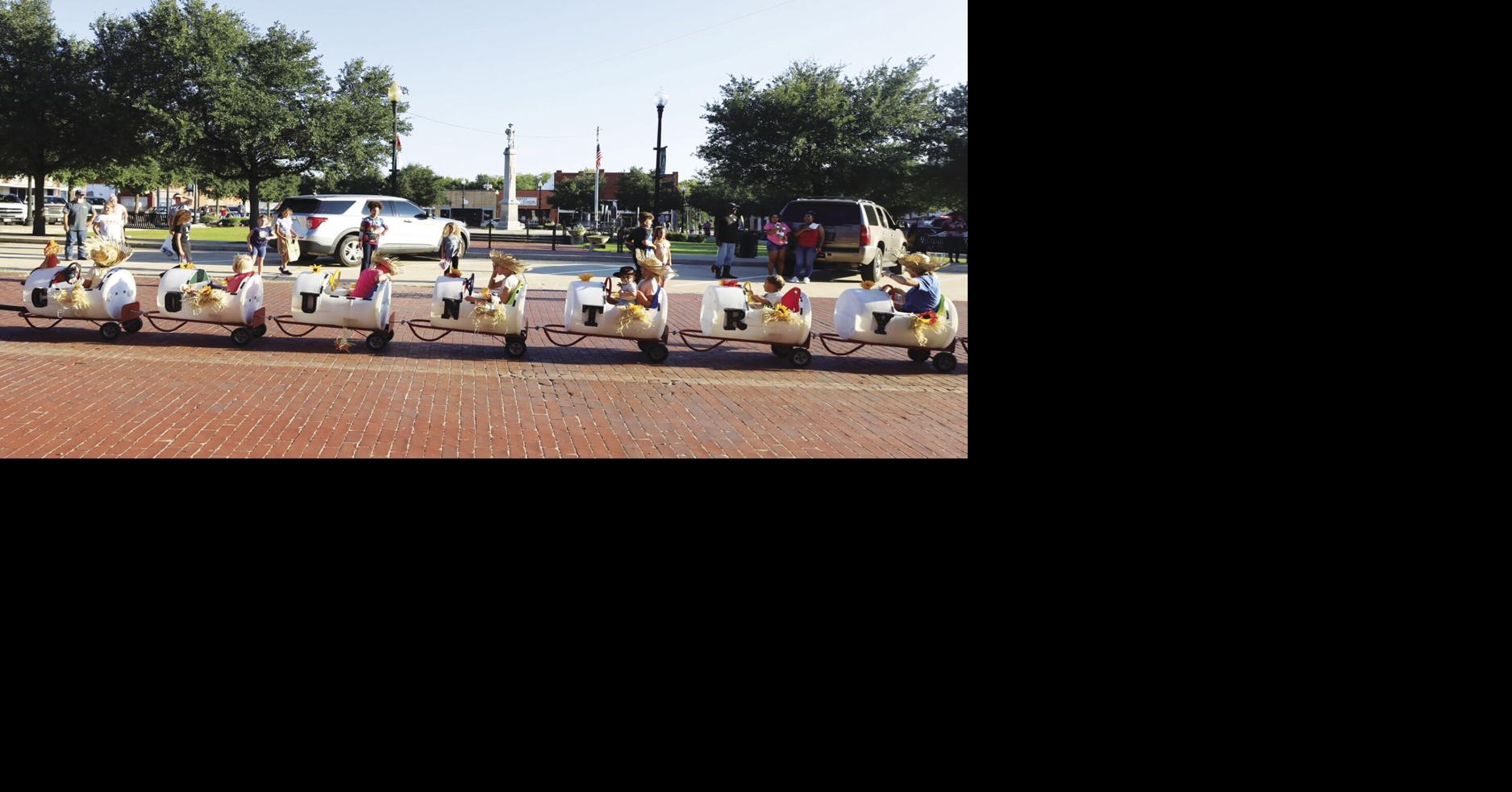 Parade signals start of RRC fair in Clarksville | News | theparisnews.com
