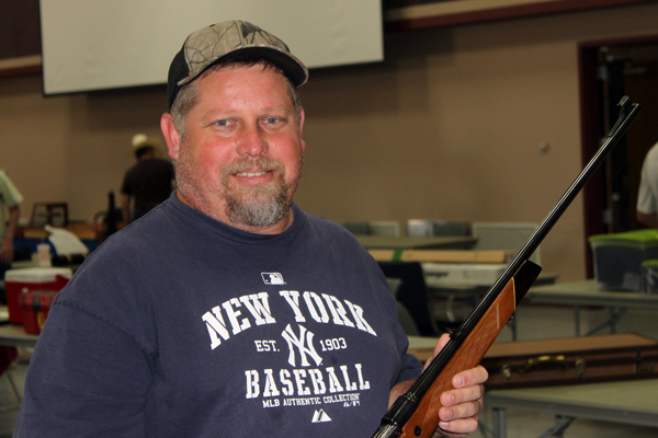 Gun show honors shooting victims | News | theparisnews.com