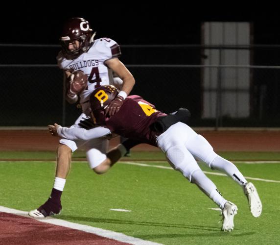 Bulldogs end regular season with thrilling win at Bells, 34-33 | Free ...