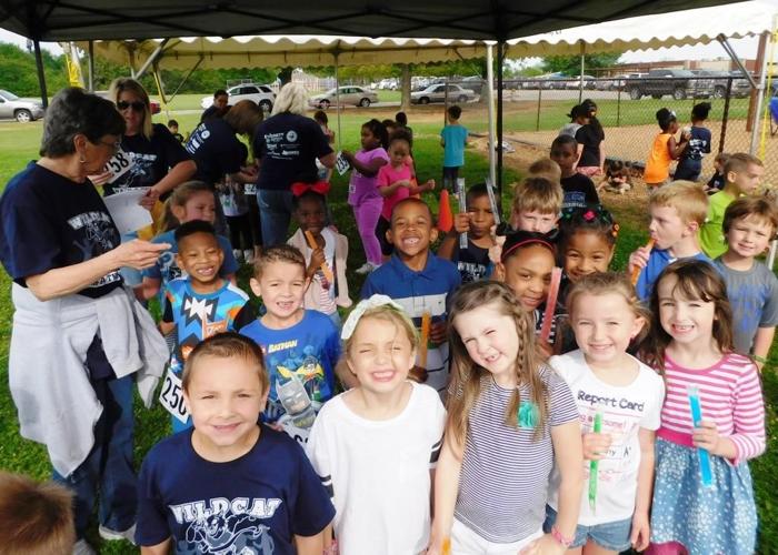 Aikin Elementary students walk for funds | News | theparisnews.com