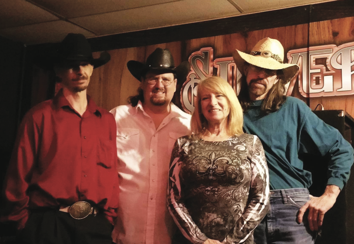 Ace Deuce still busy after decades | Free | theparisnews.com