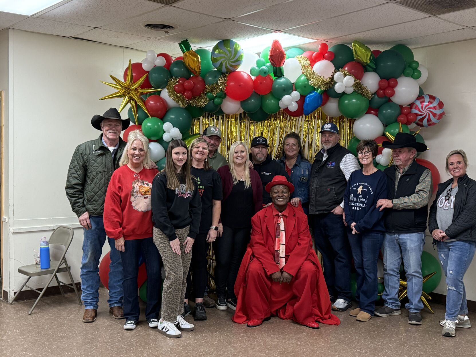 christm balloons and group.jpeg | | theparisnews.com