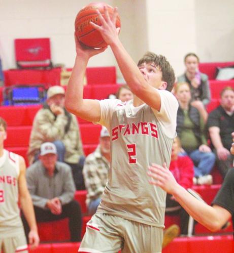 Chisum Mustangs roll past Winnsboro Red Raiders at home in district ...