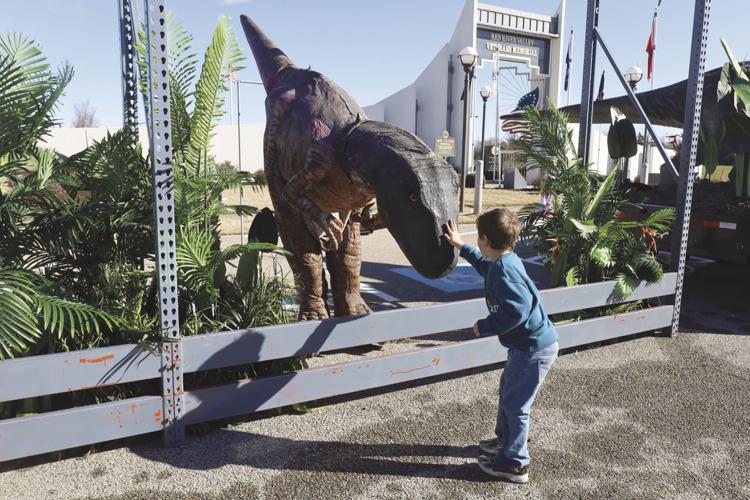 Dinosaur, Transformer exhibit draws crowd | News | theparisnews.com