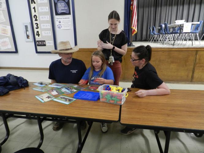 Aikin Elementary hosts family S.T.E.A.M. event | News | theparisnews.com
