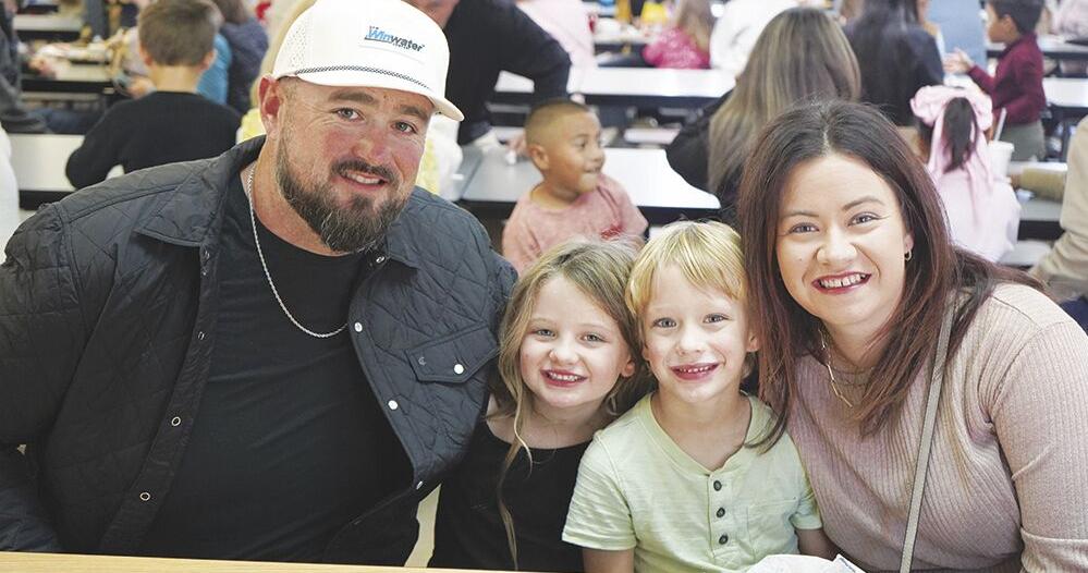Higgins Elementary School hosts Thanksgiving feast | News ...