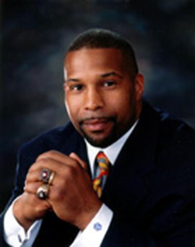 Former NY Giants player joins block party | Front Page | theparisnews.com