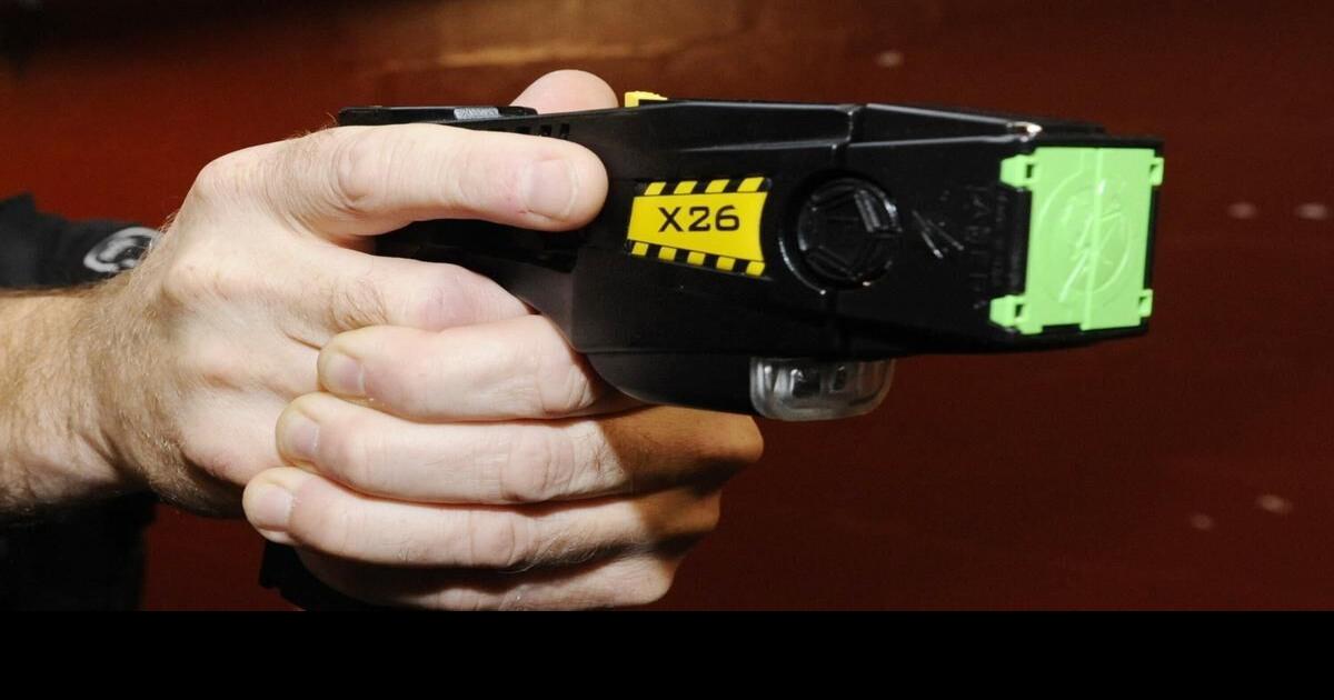 Peterborough Police draw Taser to arrest man after cruiser window smashed