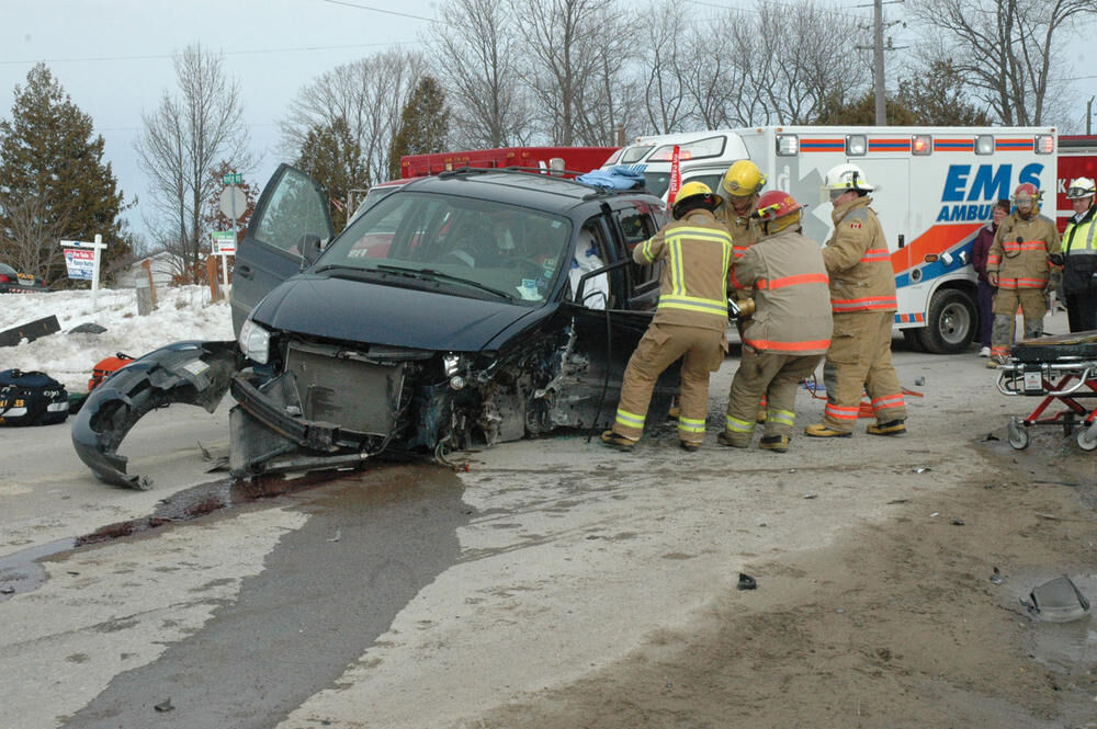 Two injured in crash |VIDEO